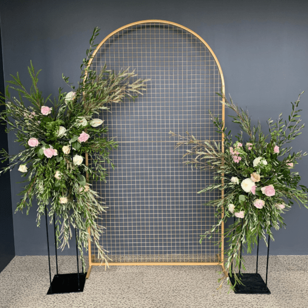 Backdrop - Mesh arch in gold - Enhance Styling & Events
